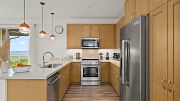 Casa (3 Bedrooms) | Cozinha privada | Um frigorífico, um forno, uma placa de cozinha, uma cafeteira/bule