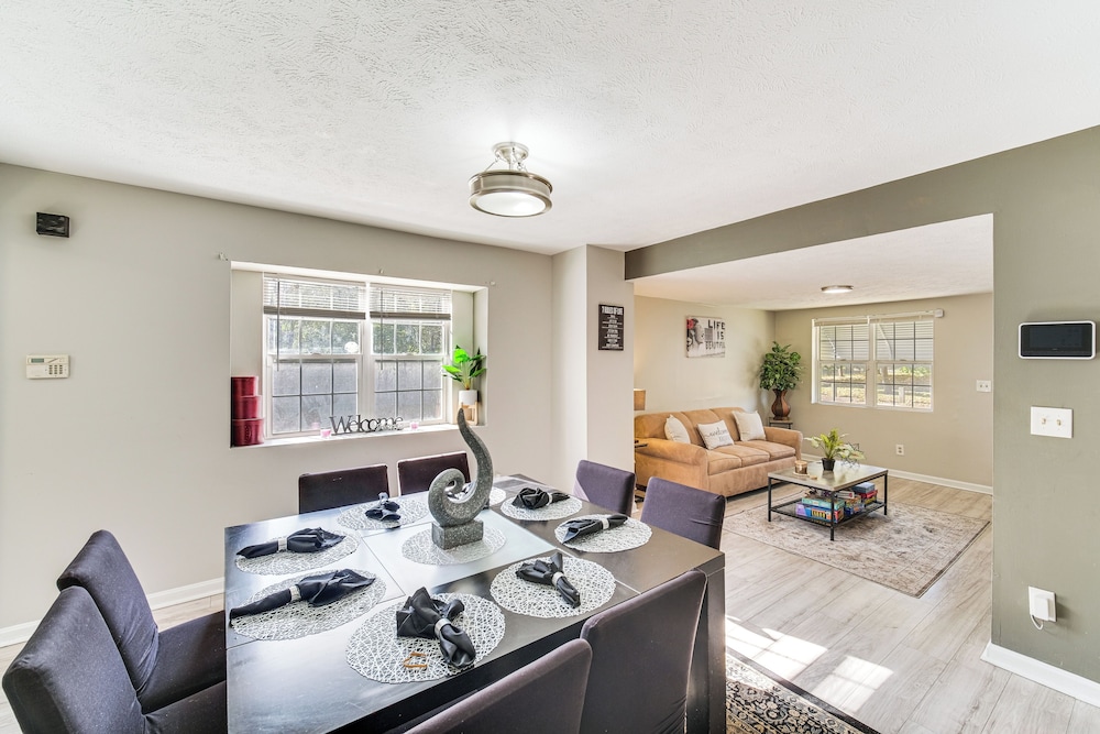 8 Mi To Dtwn: Cleveland Family Home - Cleveland, OH