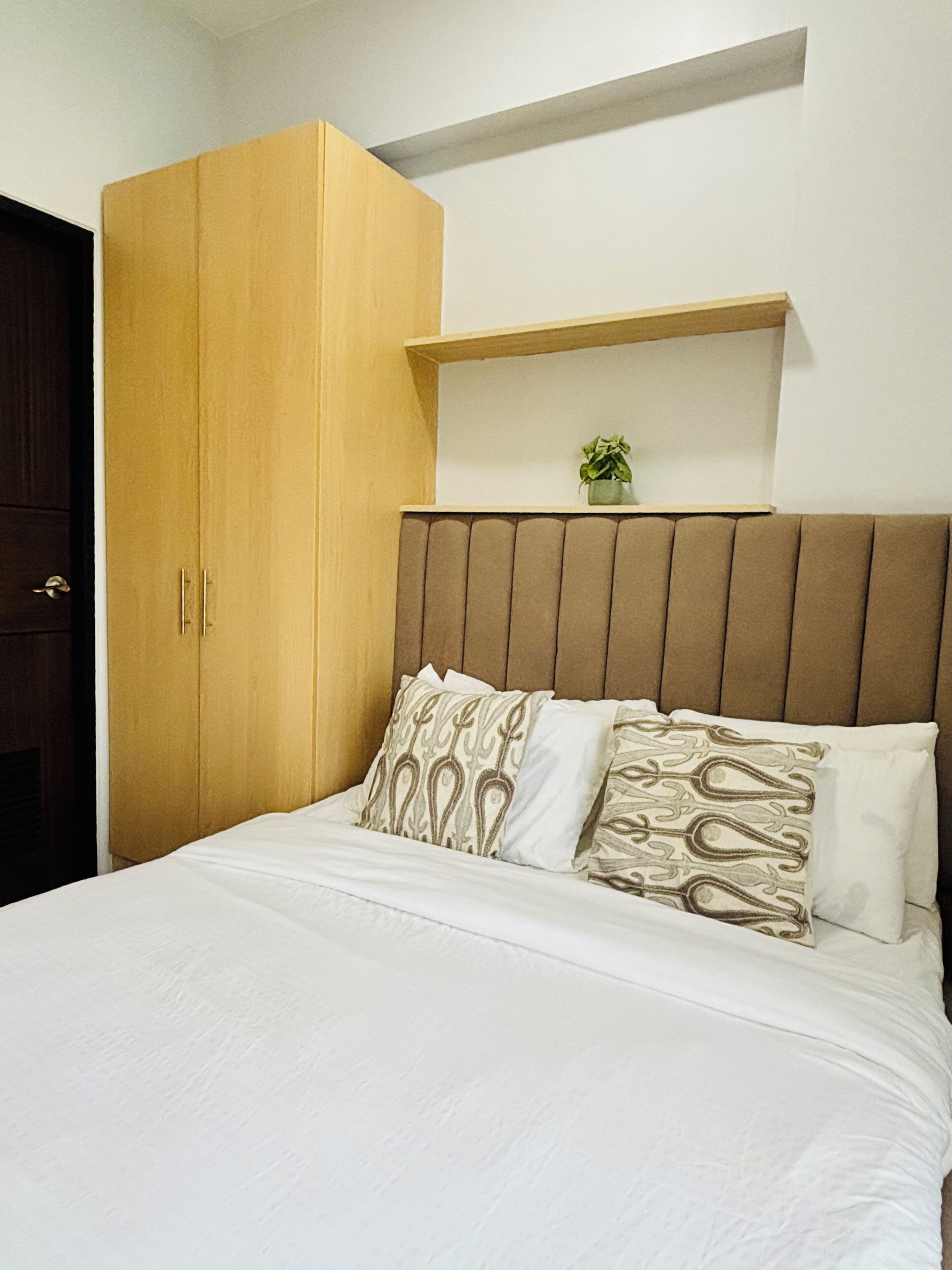 Modern-esque Room At Megaworld - Iloilo City