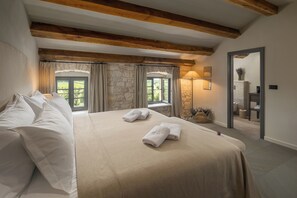 Secretária, secretária adequada para computadores portáteis 