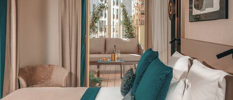 Chambre double supérieure avec balcon - Accès gratuit au sauna et fitness | Roupa de alta qualidade, cofre no quarto, secretária