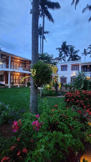 Ferro/tábua de engomar, Wi-fi grátis, roupa de cama fornecida