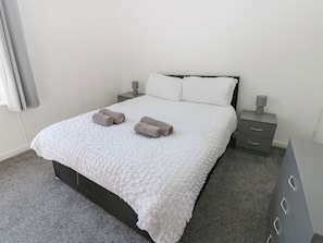 2 quartos, individualmente decorados, individualmente mobiliados