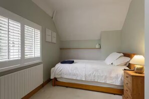 Ferro/tábua de engomar, Wi-fi grátis, roupa de cama fornecida
