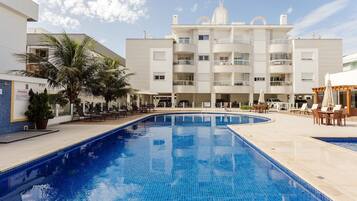Apartamento Básico | Piscina | Piscina exterior
