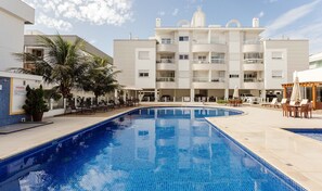 Apartamento Básico | Piscina | Piscina exterior 