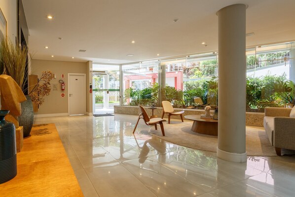 Apartamento Básico | Lobby