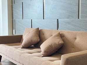 Family Suite Room | Roupa hipoalergénica, secretária, cortinas/cortinados opacos 