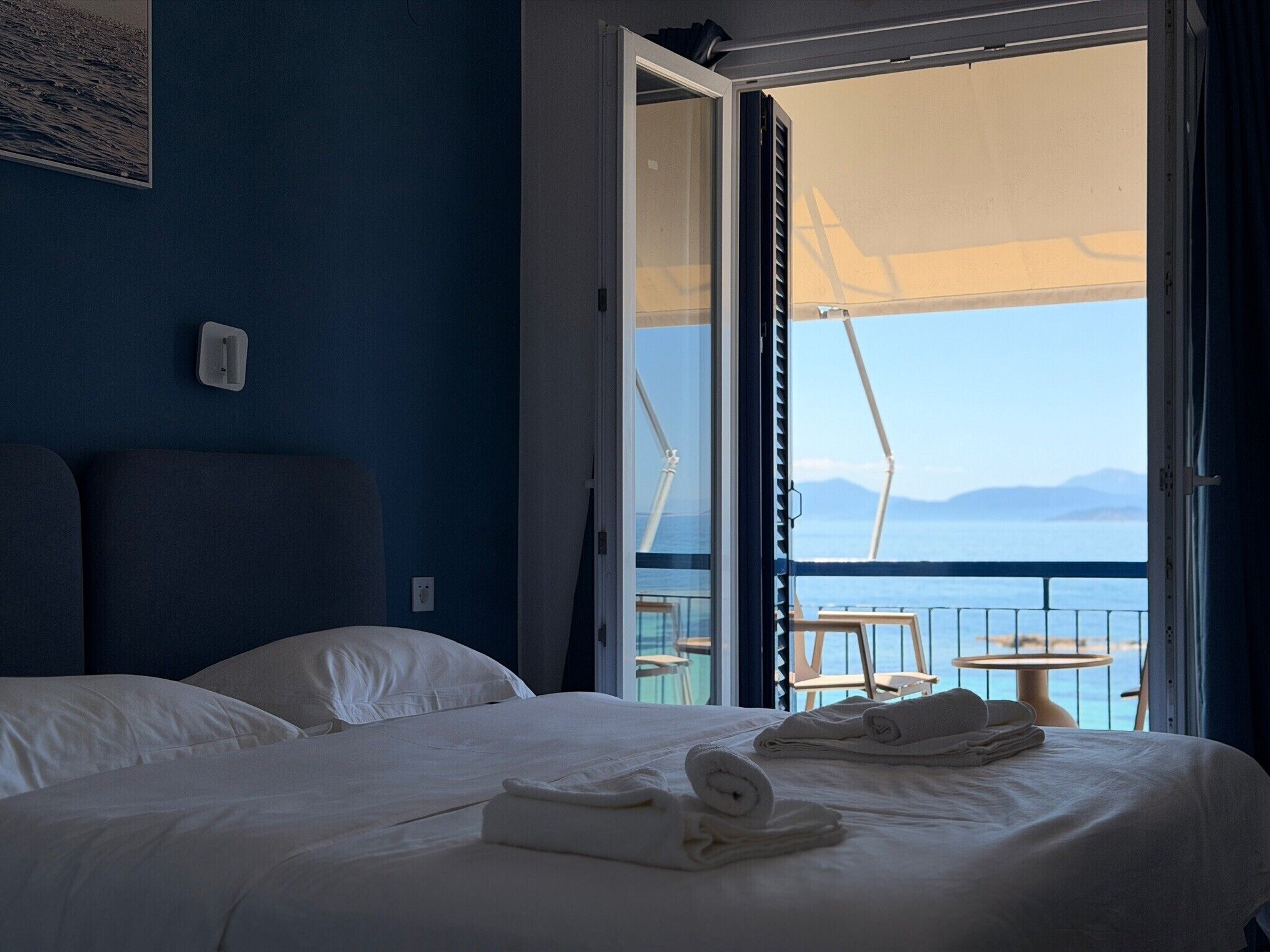 Quarto casal, sacada, vista para o mar | Escrivaninha, Wi-Fi de cortesia