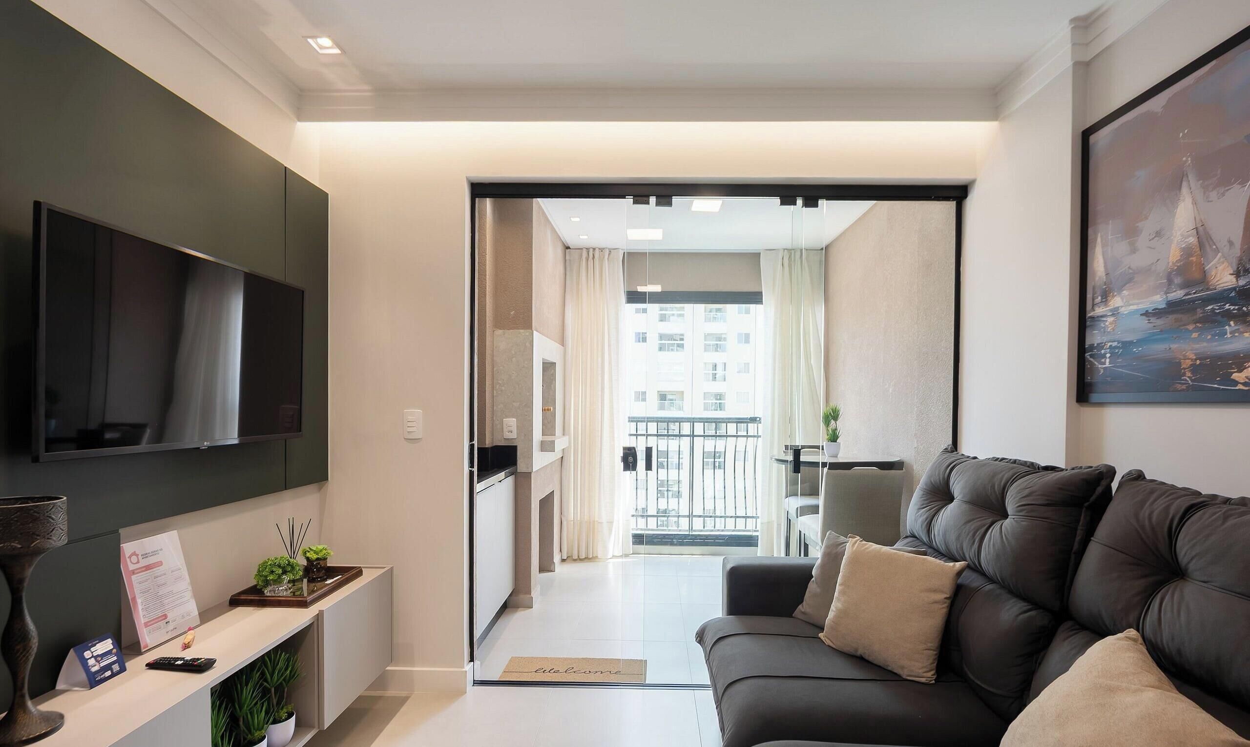 Apartamento Básico | Sala de estar | Smart TV de 32 polegadas com canais digitais 