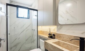 Apartamento Básico | Casa de banho | Um polibã 