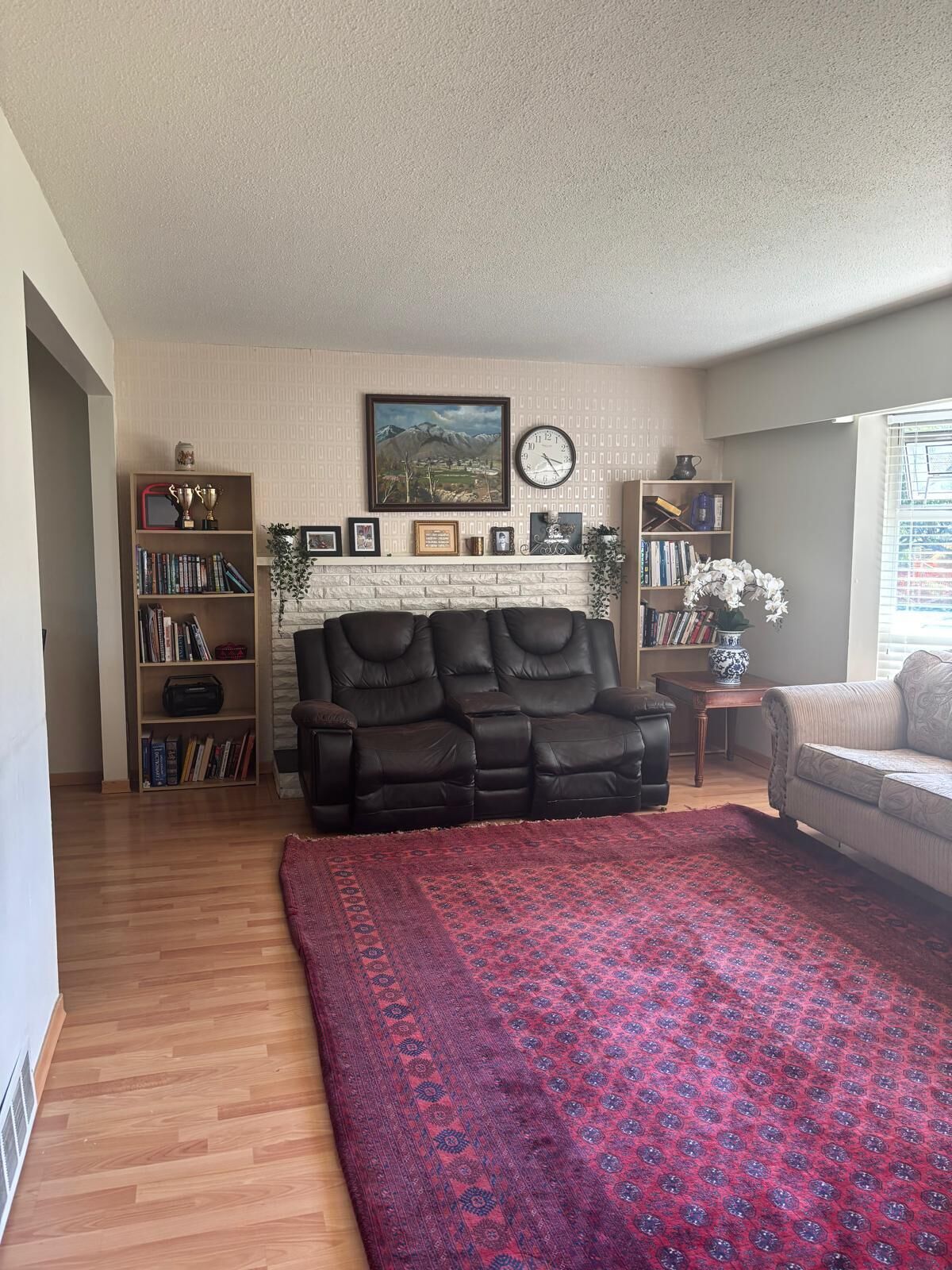 Charming Home In Quiet, Convenient Neighbourhood-4 Br 2 Bath House - 리치먼드