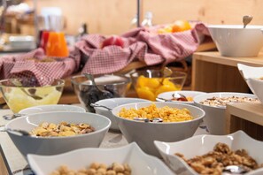 Pequeno-almoço tipo buffet diário incluído 
