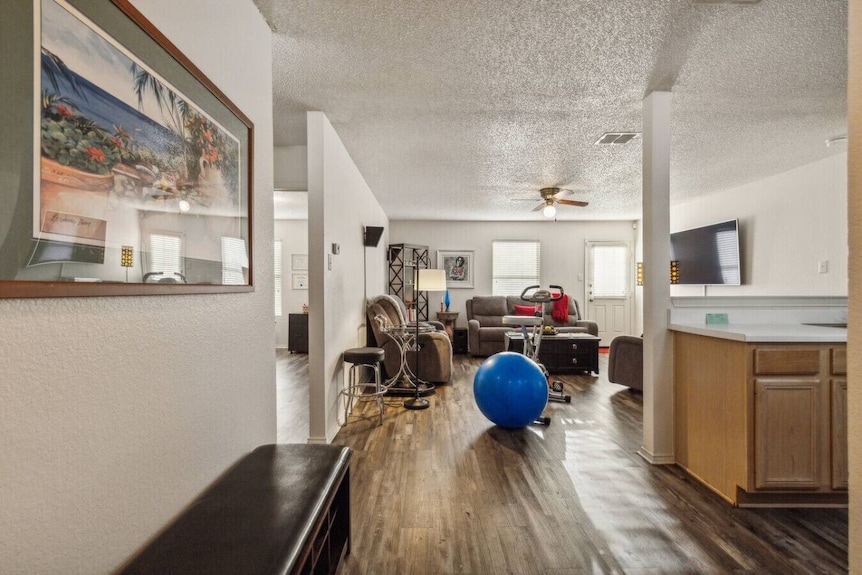 Simple And Sweet 3 Bed 2 Bath - Garland, TX