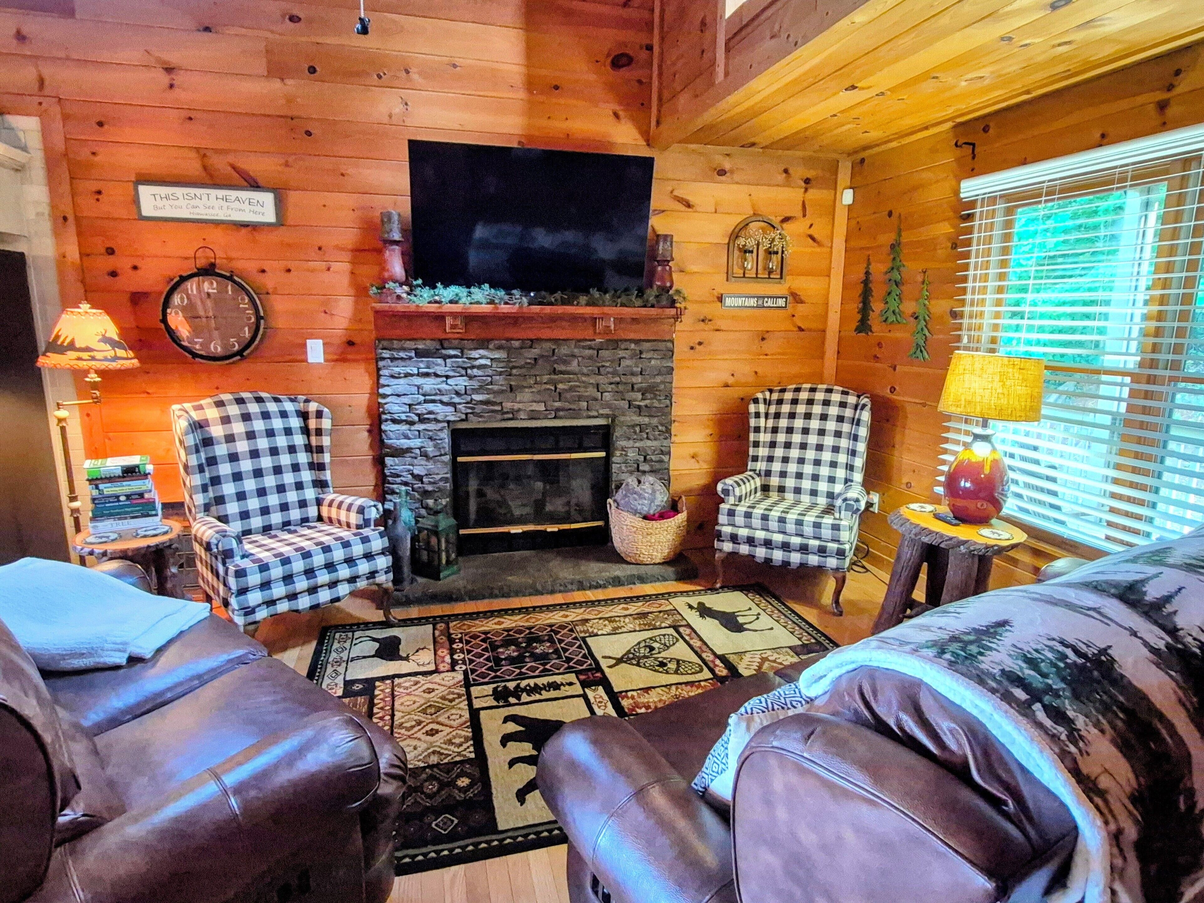 Mountain & Lake Views!! Firepit, Pool/darts, Perfect For Families Or Friends - Hiawassee, GA