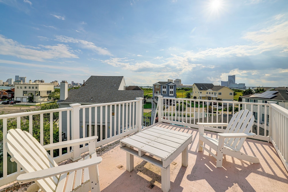 1 Block To Inlet Beach: Brigantine Family Home - Atlantic City, NJ