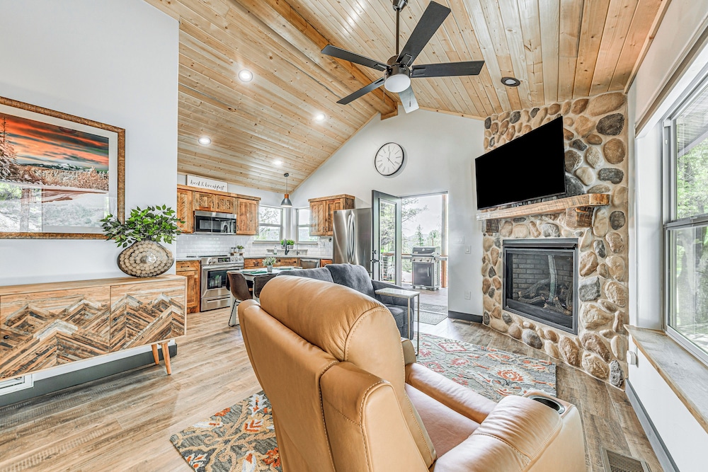 Walkable Location & Scenic Views: Ruidoso Cabin! - Ruidoso, NM