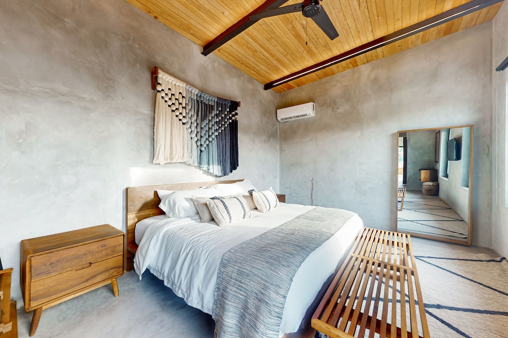 Waterfront villa with pool, spacious deck, dog friendly & office space ...