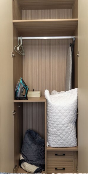 Apartamento Superior | Cofre no quarto, ferro/tábua de engomar, Wi-fi grátis 