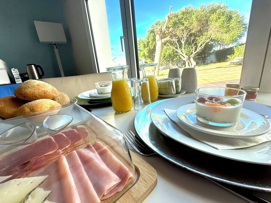 Pequeno-almoço tipo buffet diário incluído