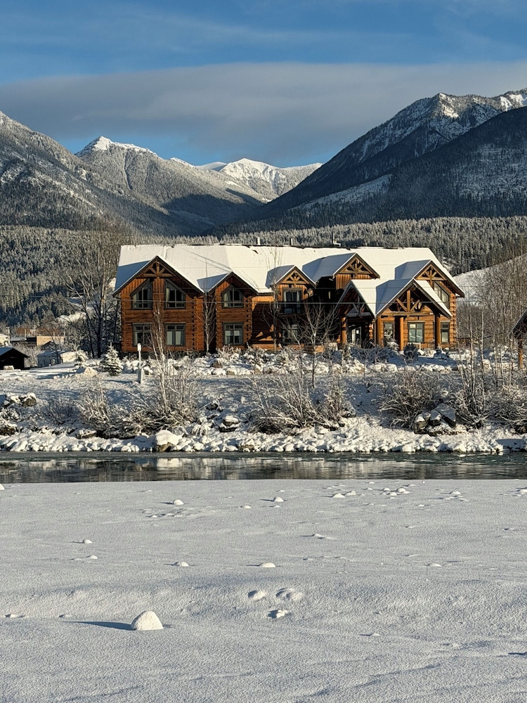 Lodge And Lantern - Golden