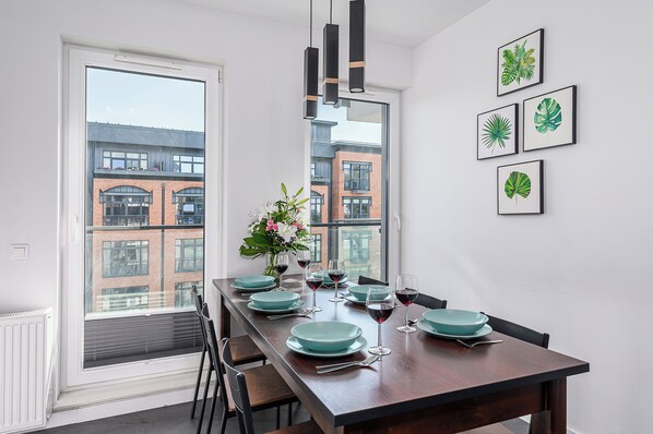 Apartamento conforto | Cozinha privada | Geladeira, micro-ondas, fogão, cooktop