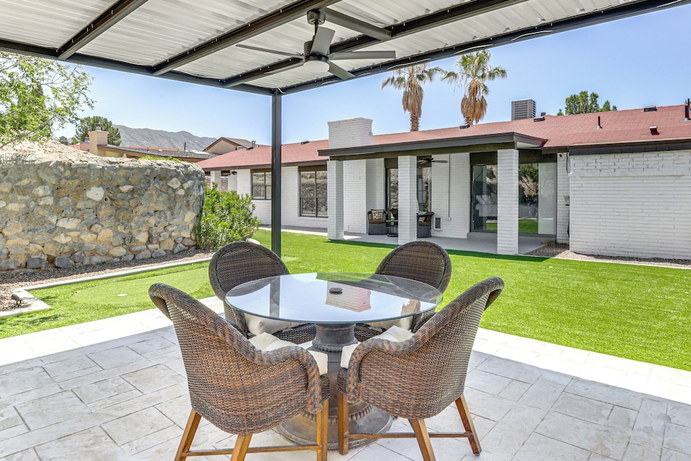 El Paso Oasis Near Franklin Mountains State Park - El Paso