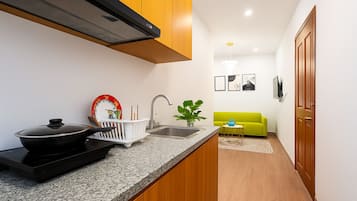 Quarto Executivo | Secretária, cortinas/cortinados opacos, quartos insonorizados