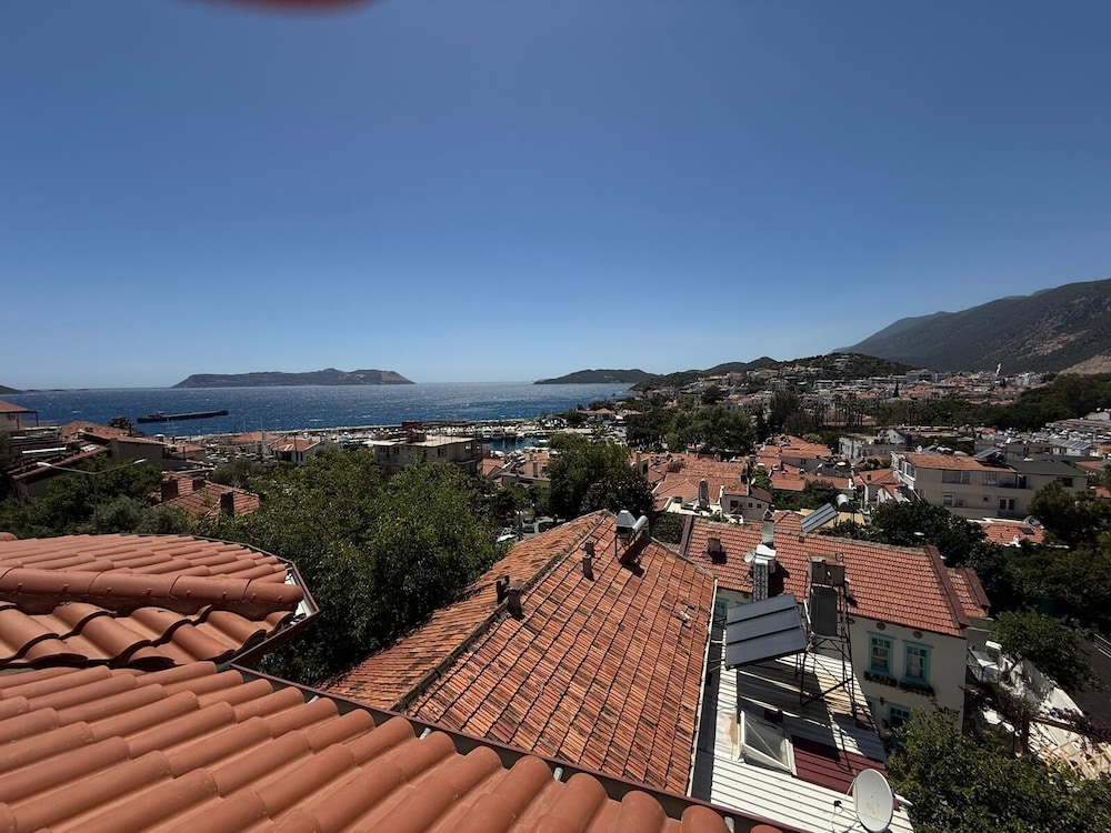 The Penthouse Wi̇th Terrace - Kaş
