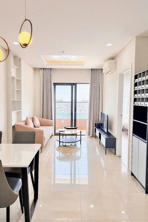 Apartamento urbano, 2 quartos, sacada, vista para o oceano | Roupas de cama de algodão egípcio, roupas de cama premium