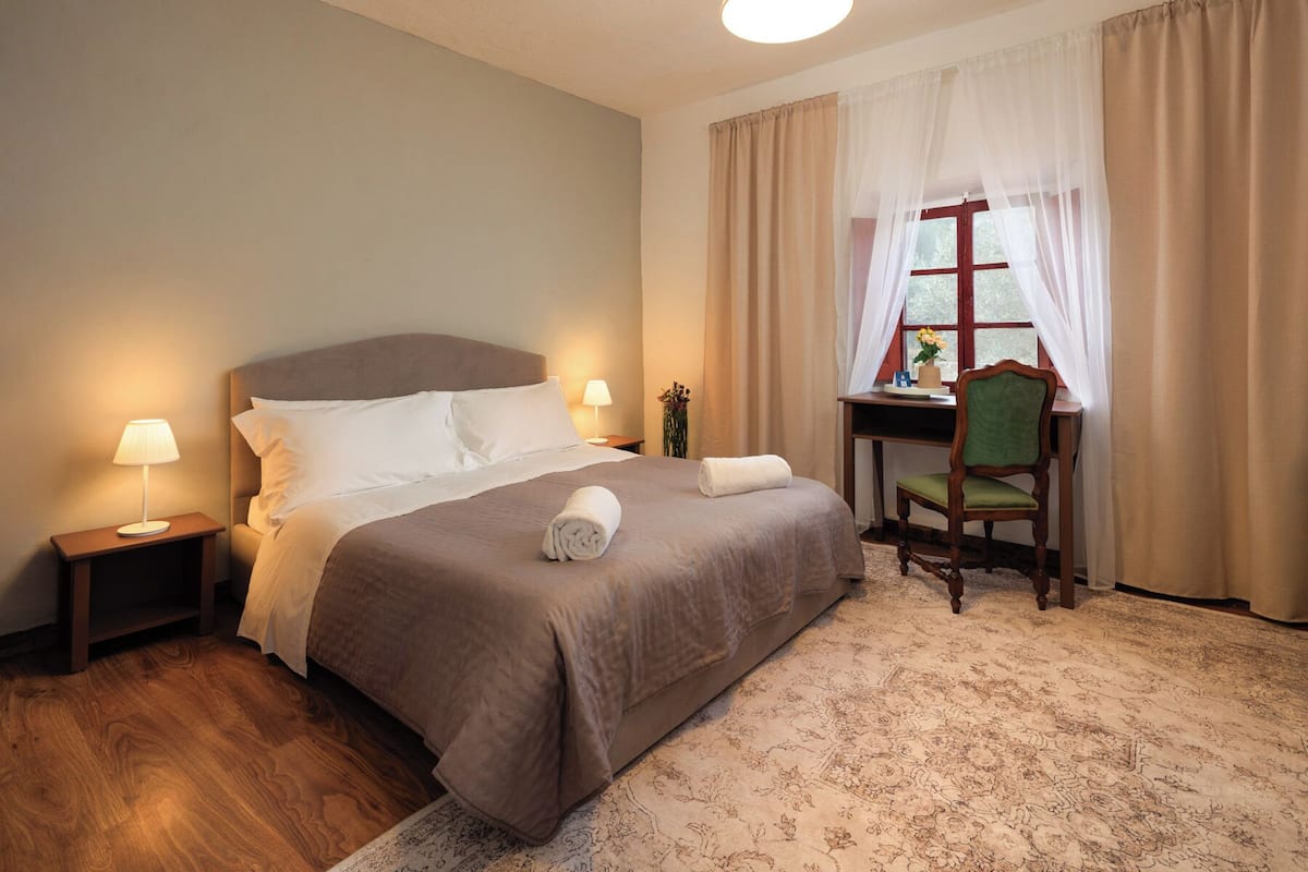 Quarto Triplo Comfort | Roupa de alta qualidade, Wi-fi grátis, roupa de cama fornecida