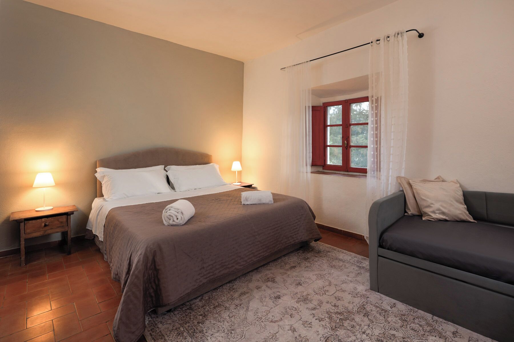 Quarto Triplo Deluxe | Roupa de alta qualidade, Wi-fi grátis, roupa de cama fornecida 