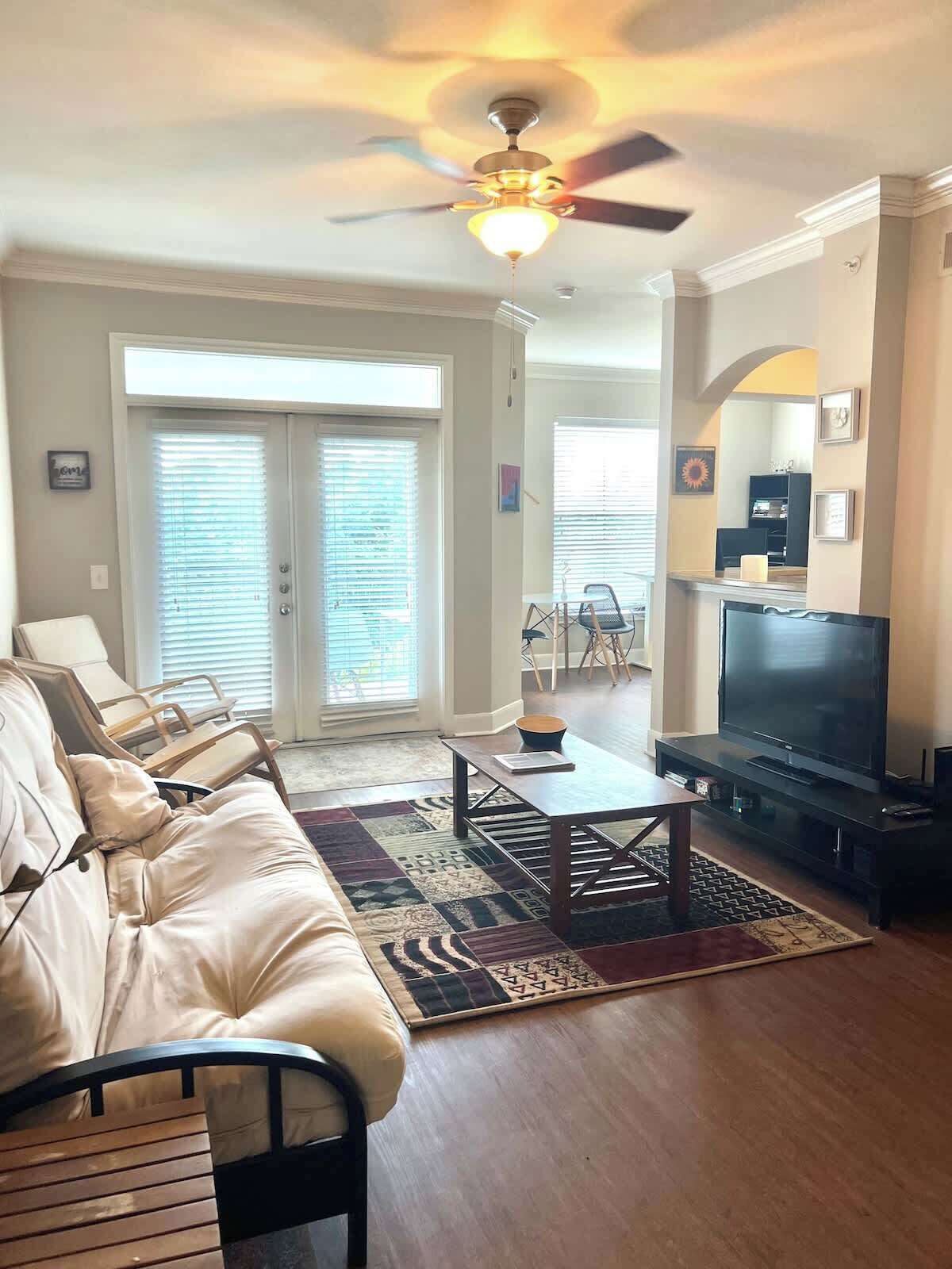 Dallas Uptown Chic 1br Overlooking Katy Trail - Highland Park, TX