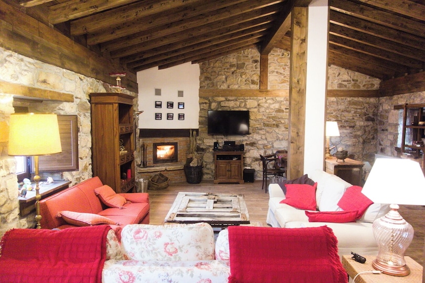 Ubicada En Montaña, En Lierganes Y Cerca De La Playa. Se Admiten Mascotas. -