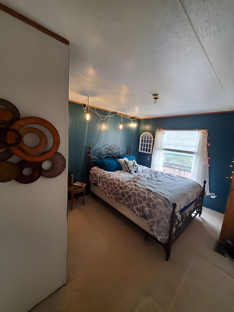 Rae's Place-Charming Mountain Getaway 2-bedroom house with AC in ...