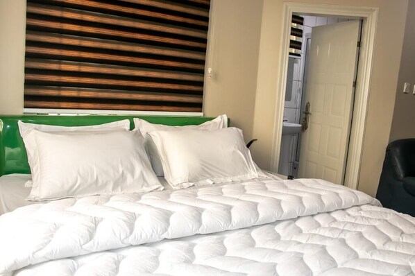 Quarto casal família | Escrivaninha, espaço de trabalho para notebook