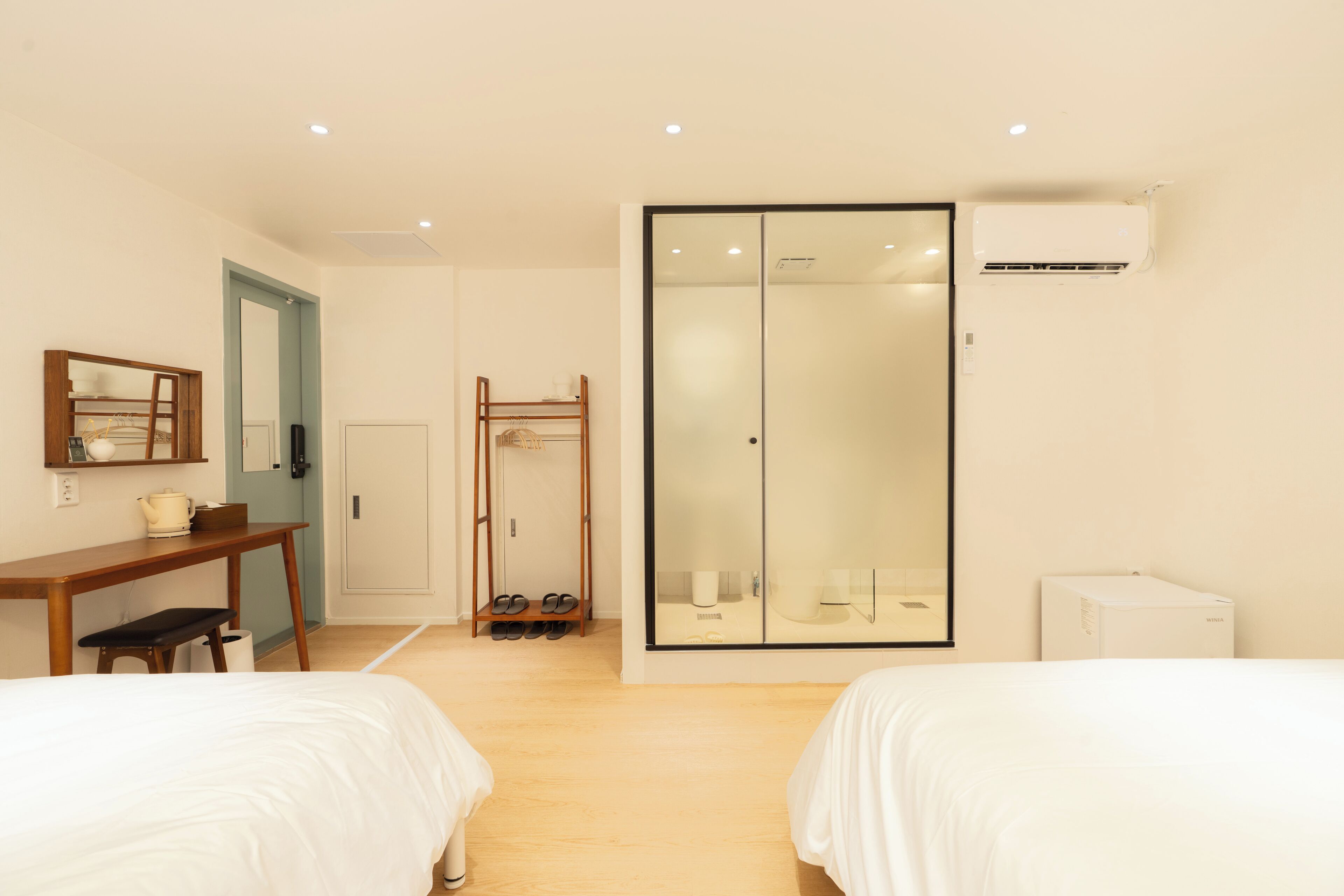 Quarto Twin Familiar | Quartos insonorizados, Wi-fi grátis, roupa de cama fornecida 