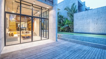 Villa (4 Bedrooms) | Exterior