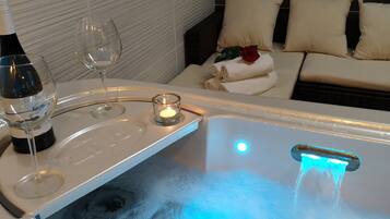 Sauna, banheira de hidromassagem, banho turco, tratamentos corporais