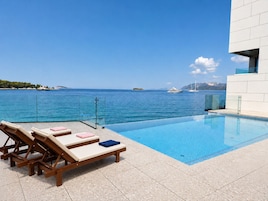 Piscina exterior sazonal