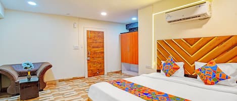 Quarto Deluxe | Lençóis de algodão egípcio, roupa de alta qualidade, cofre no quarto
