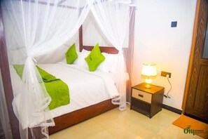 Minibar, secretária, Wi-fi grátis, roupa de cama fornecida 