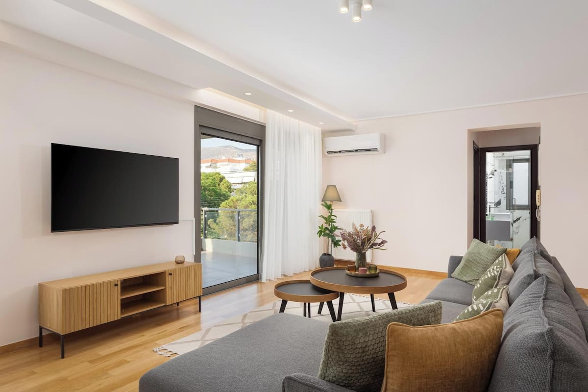 Apartamento Clássico | Sala | Smart TV de 55 polegadas com canais digitais