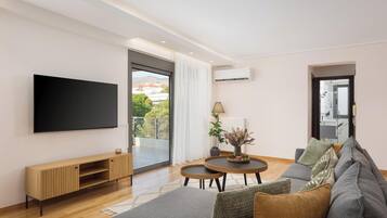 Apartamento Clássico | Sala | Smart TV de 55 polegadas com canais digitais