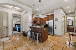 Condo, várias camas, sacada, vista para a montanha (Sunset Vista) | Parte interna