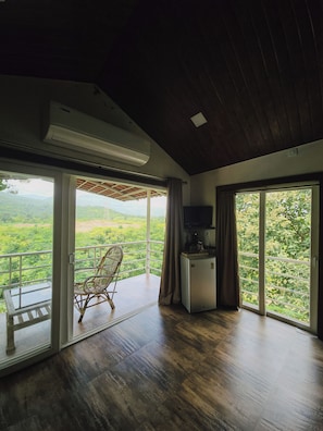 Casa na árvore família | Escrivaninha, Wi-Fi de cortesia