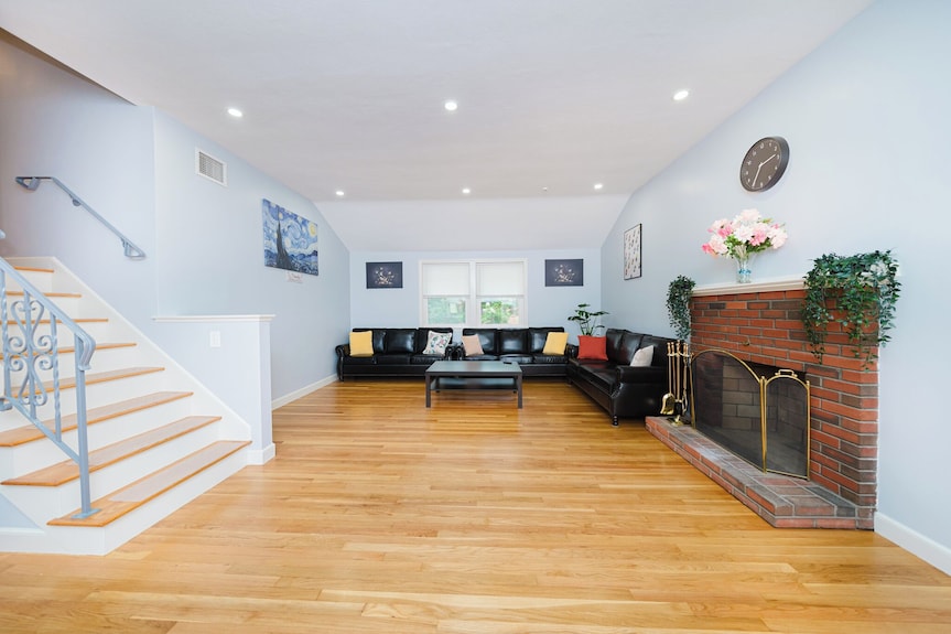 Pet-friendly 4br Home In Randolph With 4 Parking Spaces 17 - Lake Massapoag, MA