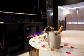 Apartamento presidencial | Ferros/tábuas de passar roupa, Wi-Fi de cortesia, roupa de cama