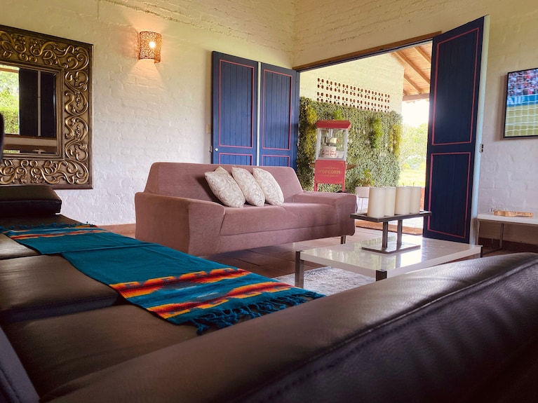 Nature Escape In Quindío: Chalet With Pool, Wifi, Kiosk And 5 Bedrooms - Quindío