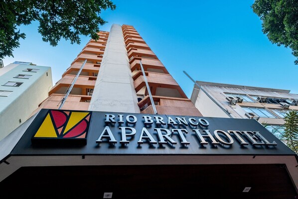 Apartamento básico | Detalhe da fachada
